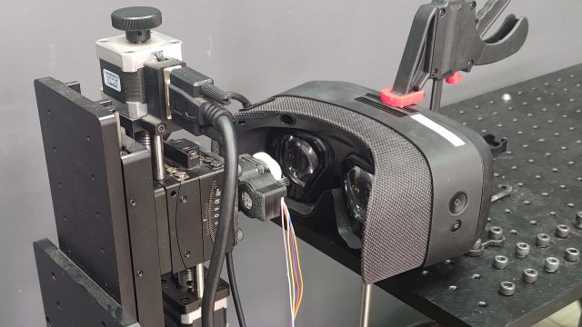 Eliminating Pupil Swim Effect in AR/VR Displays